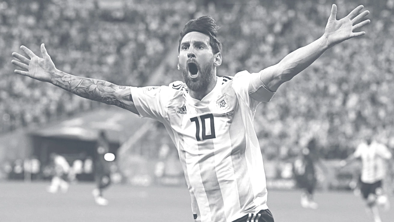 Lionel Messi finally gets his hands on the World Cup trophy - PubPortal ...